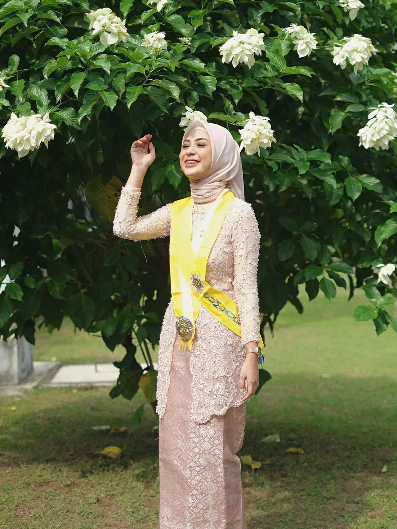 7 Potret Wisuda Dianty Annisa Mantan Pacar Iqbaal Ramadhan, Tampil ...