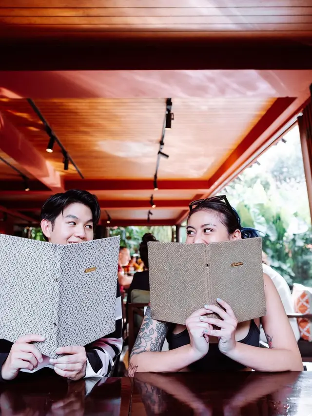 7 Potret Awkarin Resmi Pacaran dengan Alden 'MasterChef', Tampil ...