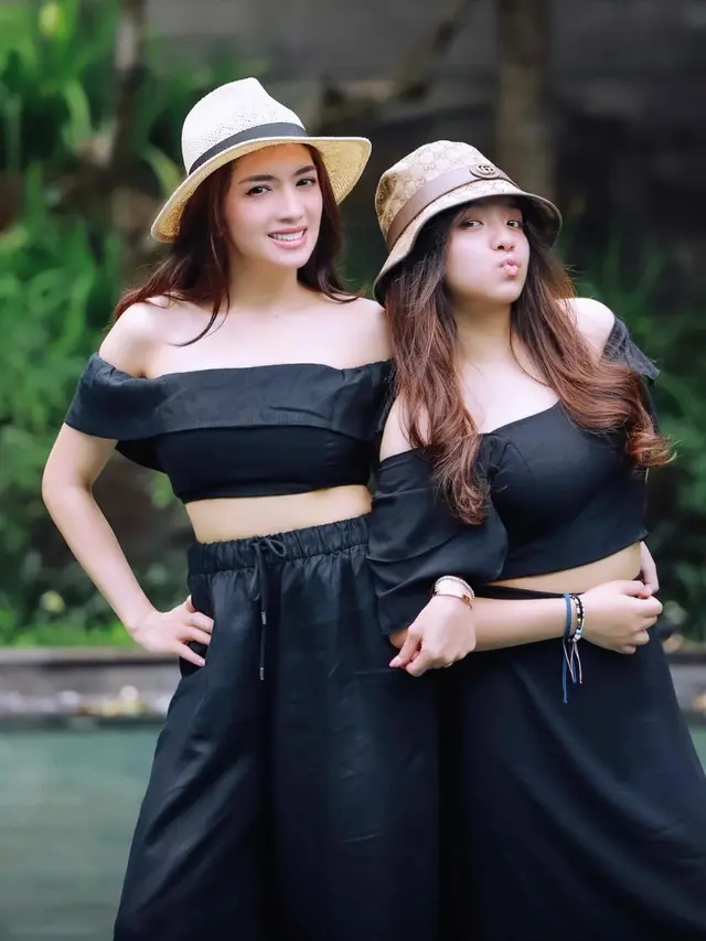 7 Potret Kebersamaan Angel Karamoy dan Lovely Rumangkang, Disebut Bak Kakak Adik - Hot Liputan6.com