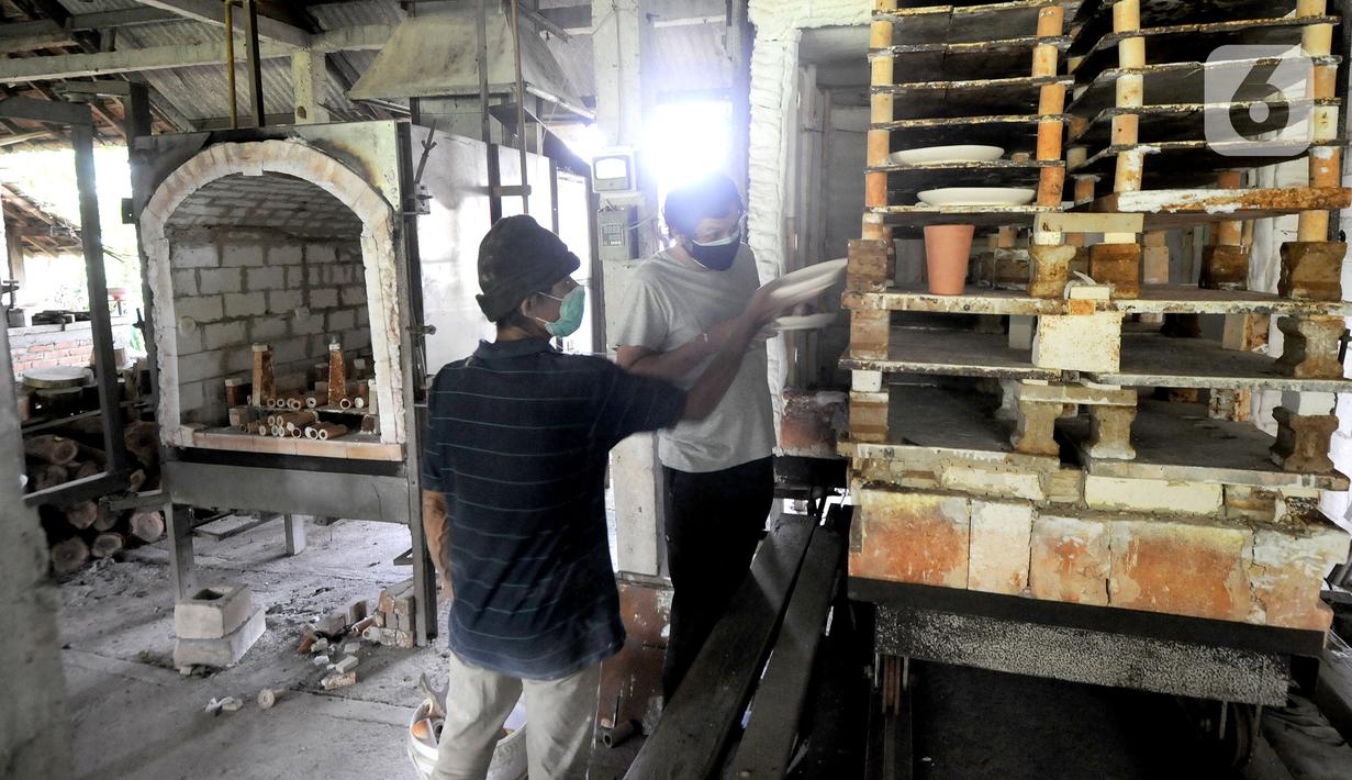FOTO: Keramik Bojongsari Depok Tetap Bertahan di Masa Pandemi - Foto ...