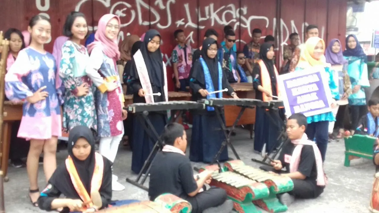 Bentangan Kain 60 Meter Semarakkan Pawai Hari Batik di Banyumas ...