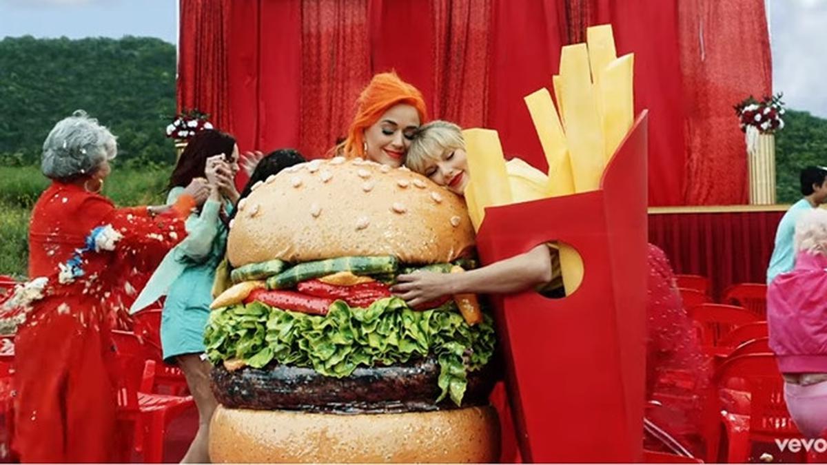 Katy Perry Tunjukkan Hadiah dari Taylor Swift untuk Putrinya ...