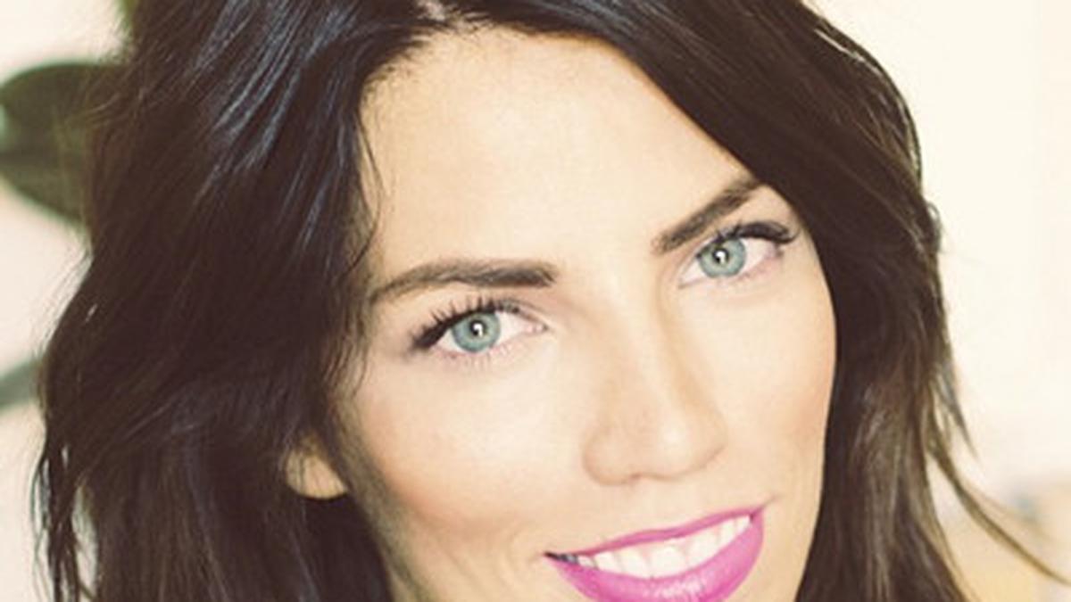 Beauty Blogger Cara Brook Tak Uji Produk Kosmetiknya pada Binatang ...