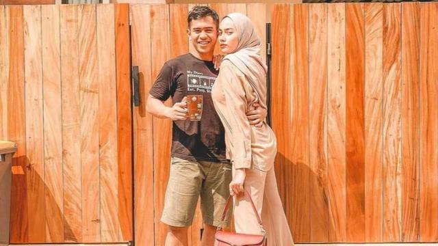 Jarang Terekspos, Ini 6 Momen Kebersamaan Tanboy Kun Bersama Istri - Hot Liputan6.com