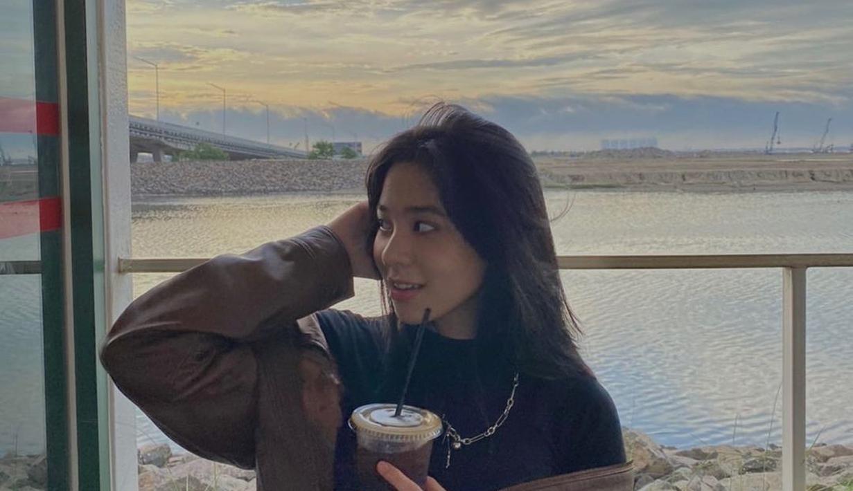 Potret Menawan Zee JKT48 yang Ternyata Anak Artis Terkenal, Pesonanya Makin Terpancar - Foto ...