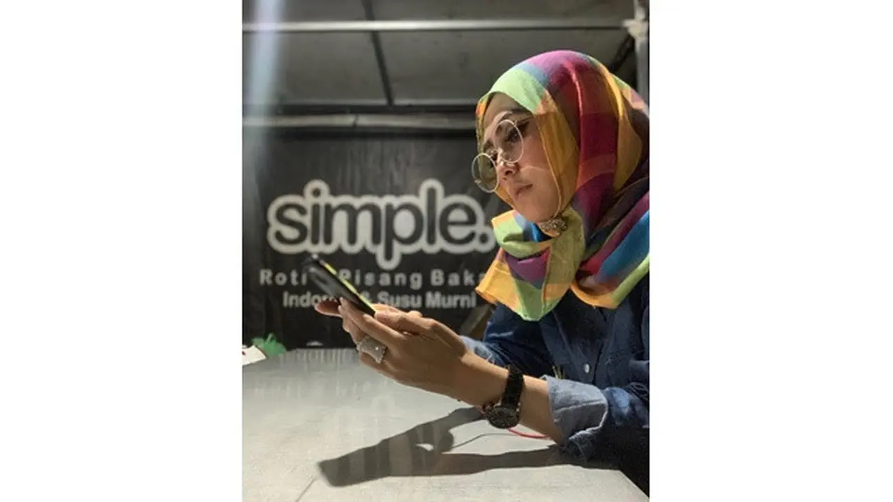 Ingat Mamake di Sinetron Si Entong? Ini 6 Potret Terbarunya yang Makin Gaul - Hot Liputan6.com