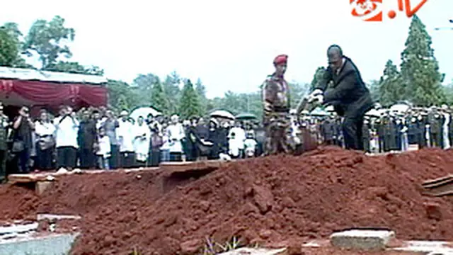 Politisi PDIP Theo Syafei Dimakamkan - News Liputan6.com