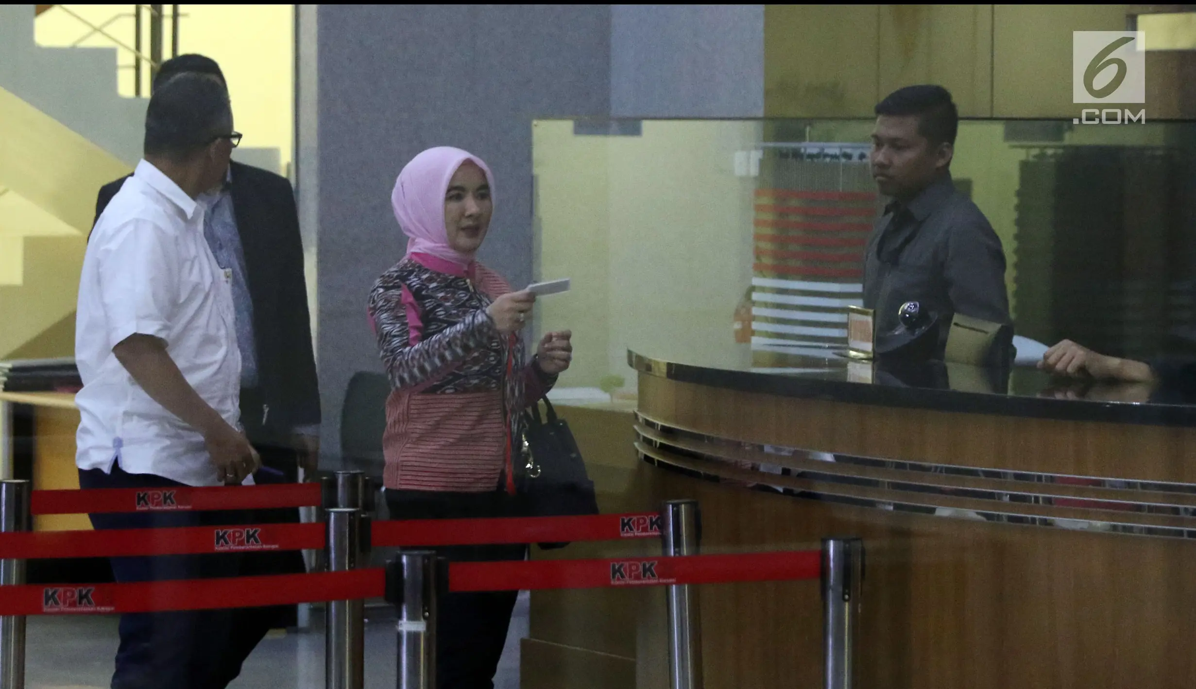 FOTO: Terkait Dugaan Suap PLTU Riau-1, Dirut Pertamina Diperiksa KPK ...