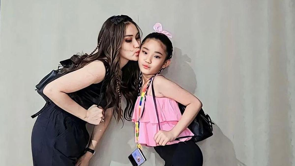Kumpulan Momen Bilqis Anak Ayu Ting Ting Di-notice Blackpink Berkali ...