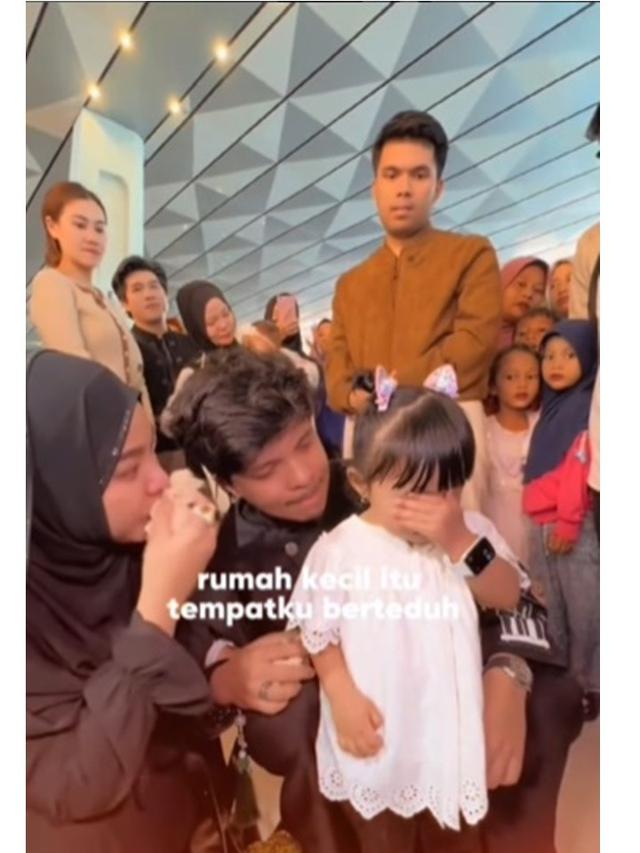 8 Momen Atta Halilintar dan Aurel Hermansyah Pamit Pergi Haji ke Anak ...