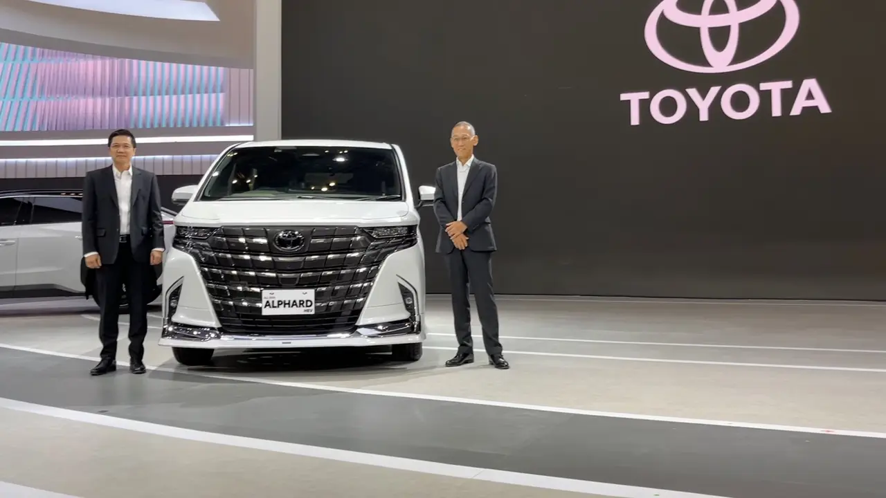All New Toyota Alphard HEV Melantai di GIIAS 2023, Harganya Rp 1,6 ...