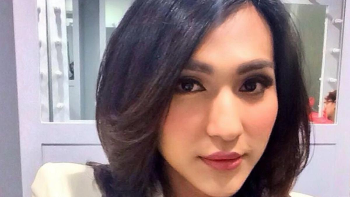 Dena Rachman Jelaskan Arti Tato di Dadanya - ShowBiz Liputan6.com