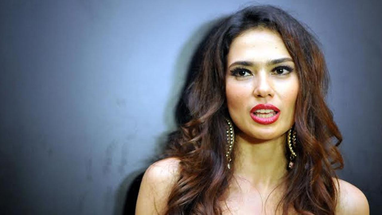 Sempat Umrah, Catherine Wilson Pamer Foto Berbikini