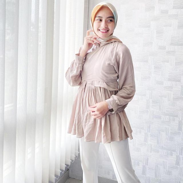 Berhijab dan Sudah Jadi Ibu, Ini 6 Potret Terbaru Riskha Fairunissa Eks ...