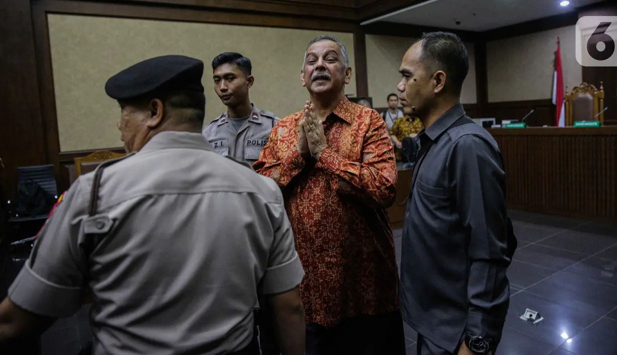 FOTO: Tangis Sofyan Basir Setelah Divonis Bebas - Foto Liputan6.com