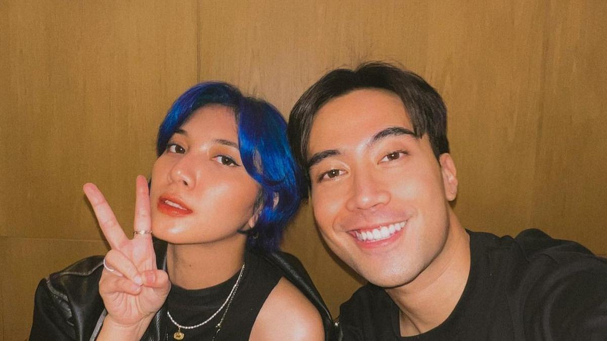 6 Potret Sheila Dara Potong Rambut yang Dicat Biru, Mirip Jungkook BTS ...