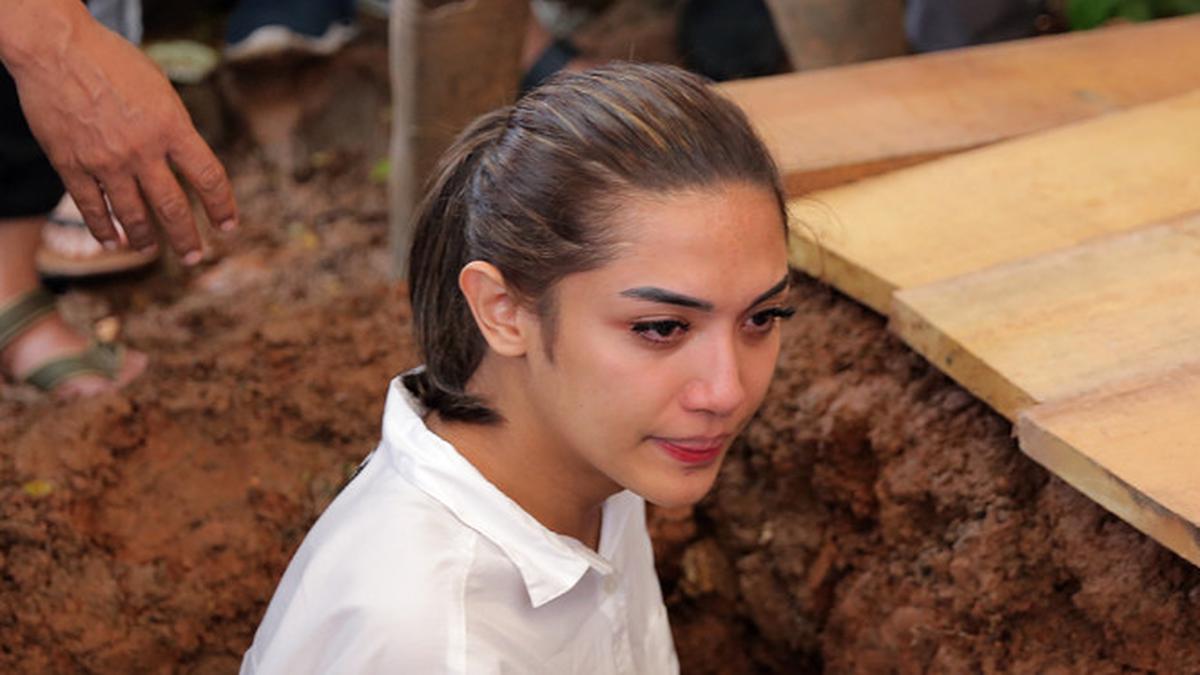 Ayah Meninggal Dunia, Millendaru Diminta Bertobat