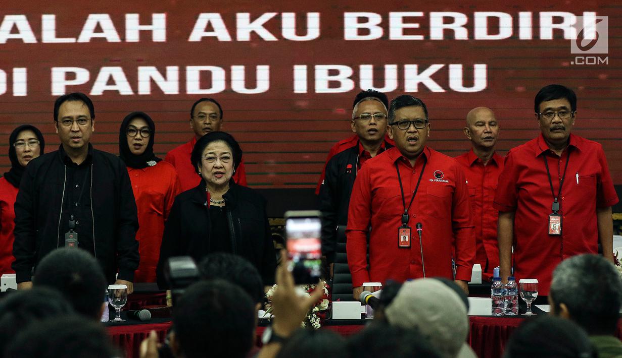 FOTO: Megawati Resmi Lantik Risma Jadi Ketua DPP PDIP - Foto Liputan6.com