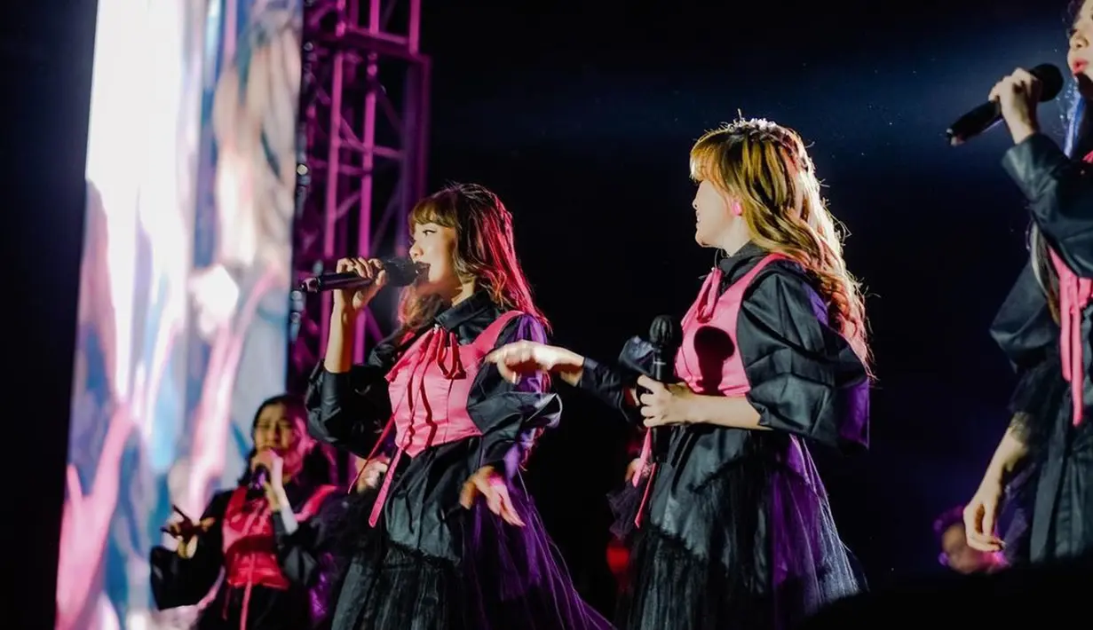 Cherrybelle Kembali Tampil, Bawa Penonton Nostalgia di Konser Musik ...