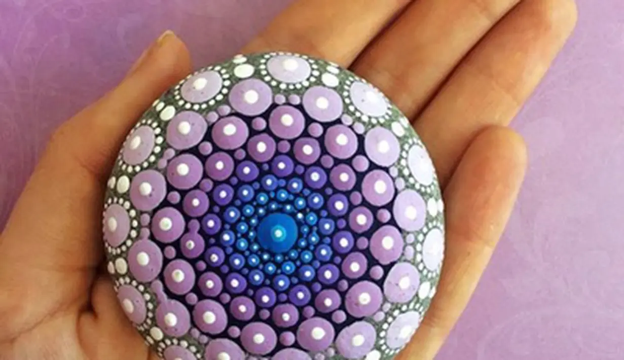 Inspirasi Mempercantik Batu Dengan Melukisnya - Photo Fimela.com