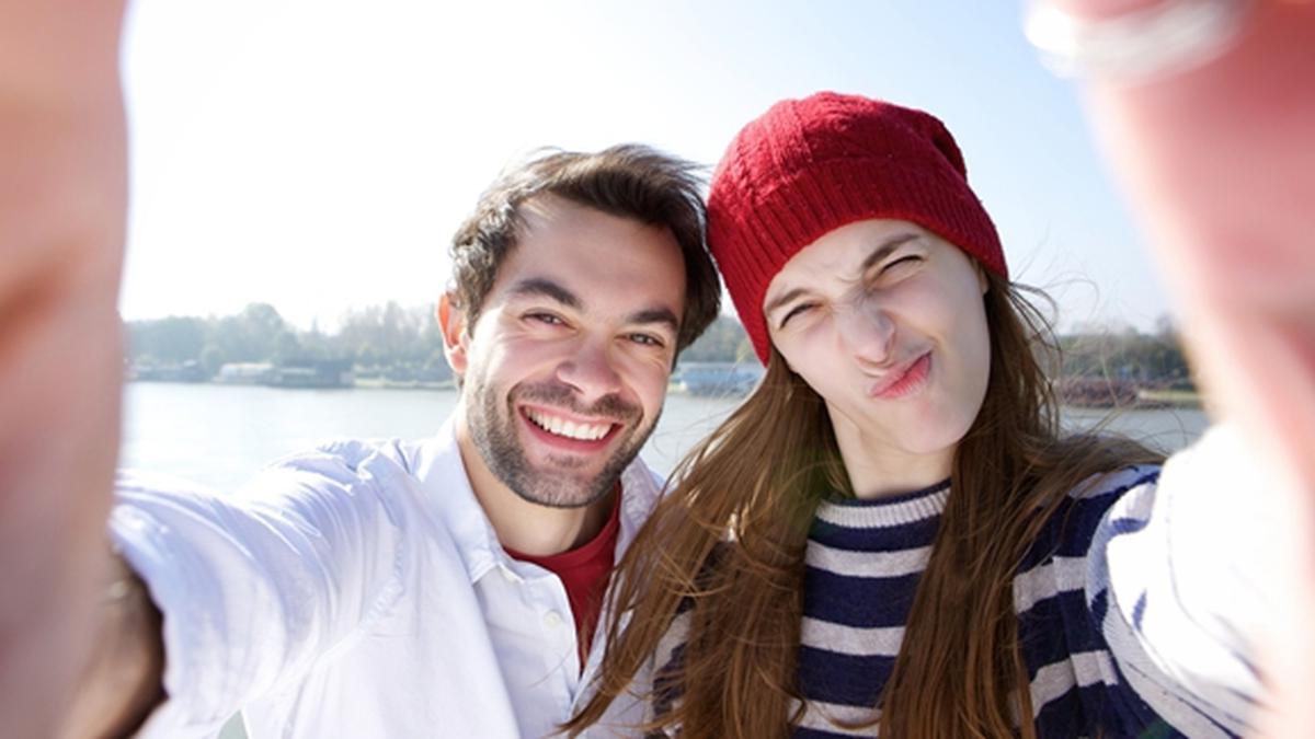 Oh Ternyata Ini 5 Alasan Pria Suka Wanita Yang Lebih Muda