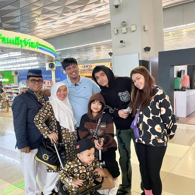 Usai Kasus Asusila, Haji Faisal Tolak Rebecca Klopper Jadi Calon ...