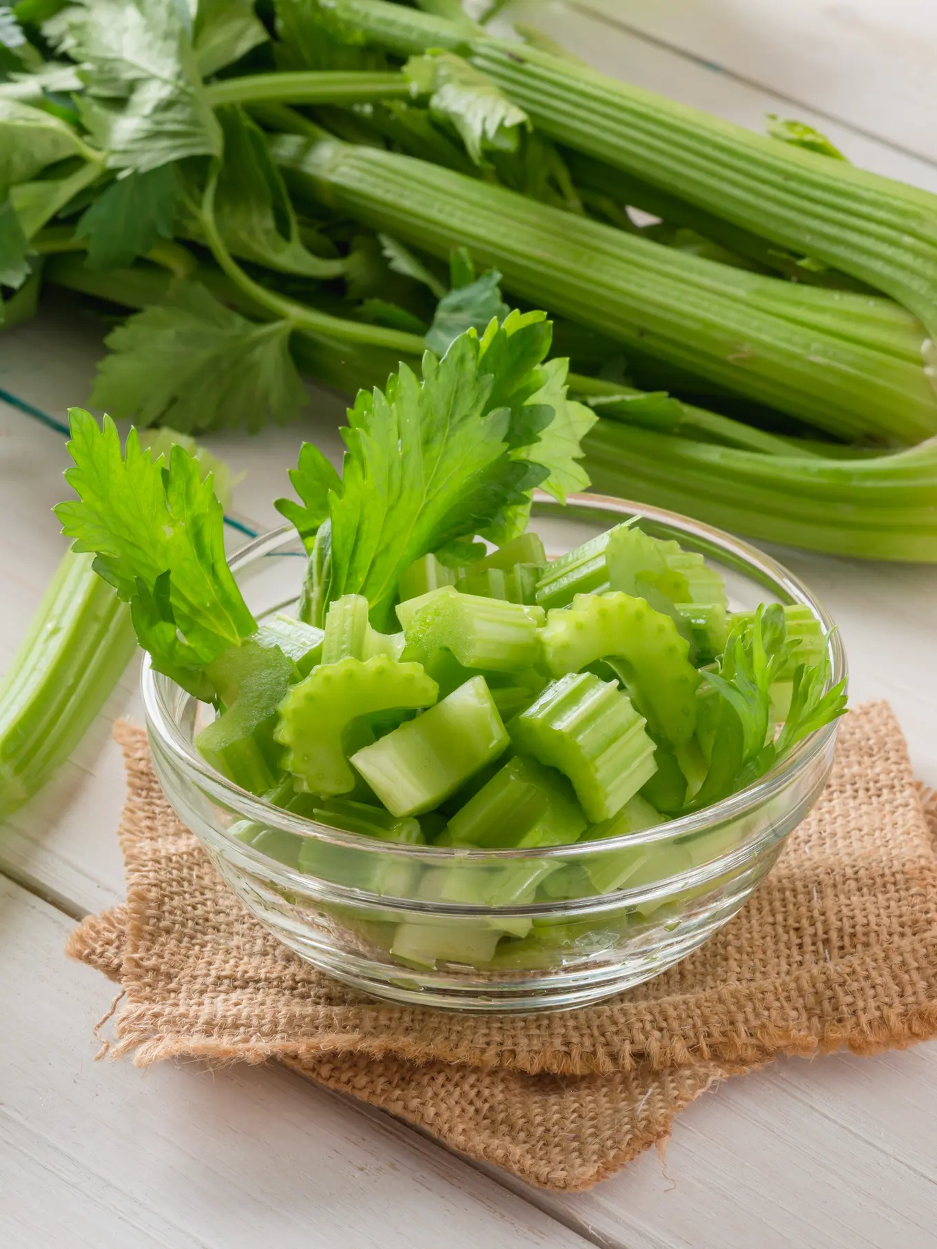 4 Cara Menyimpan Sayur Seledri agar Awet Segar dan Harum - Food Fimela.com