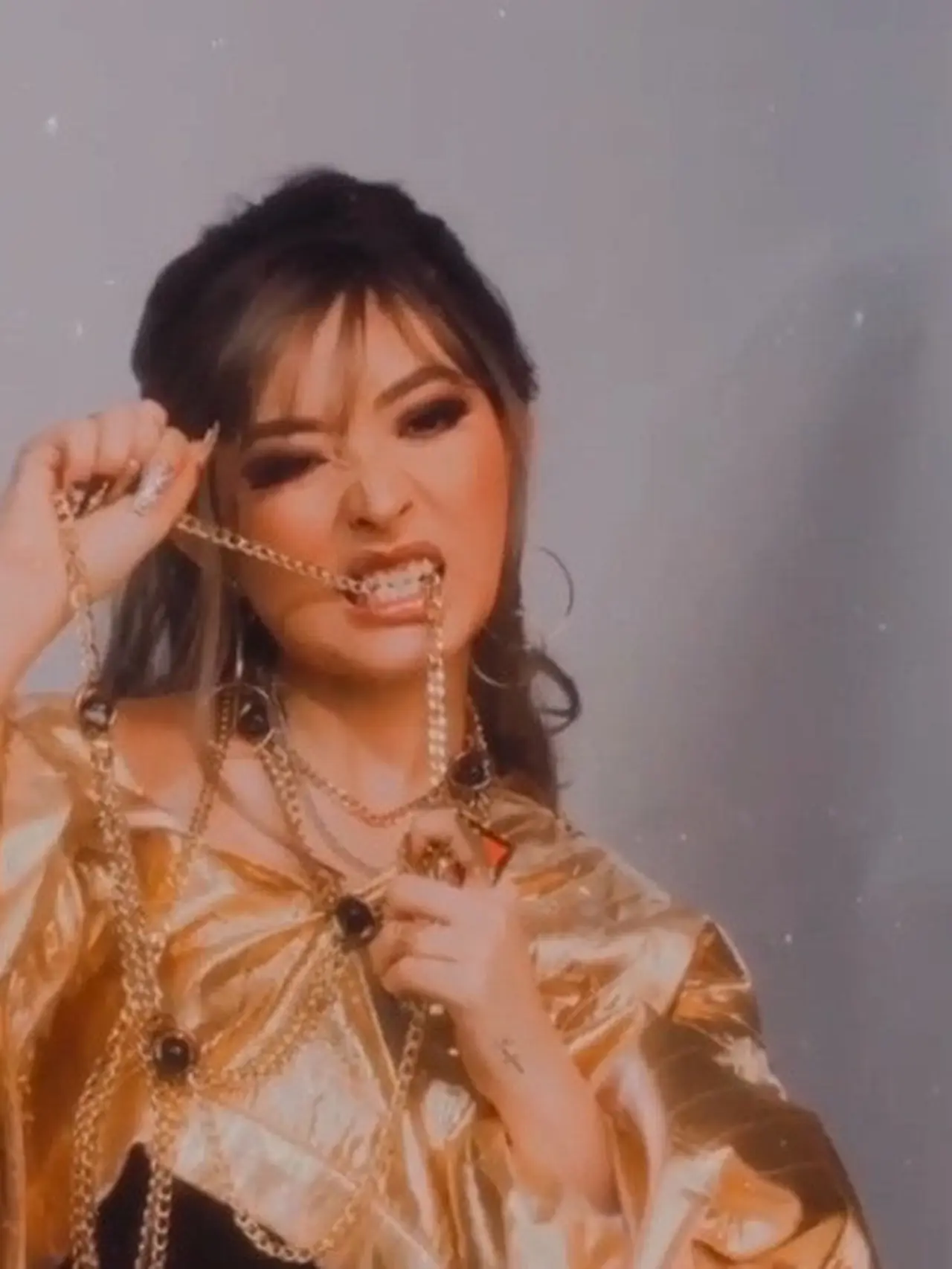 7 Gaya Pemotretan Natasha Wilona Bertema 'Beautiful Courgae', Tampil ...