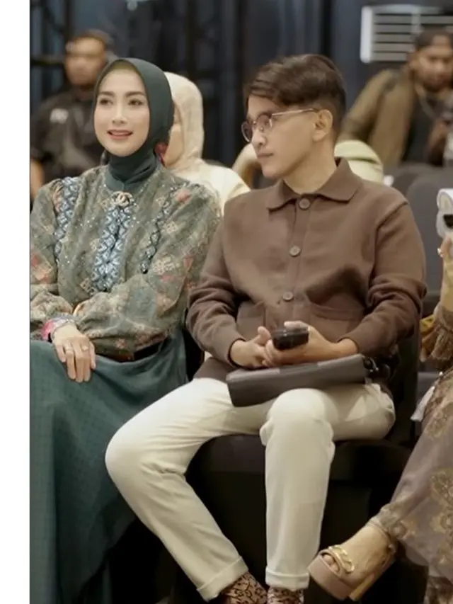 6 Potret Kedekatan Ruben Onsu dan Desy Ratnasari yang Jadi Sorotan, Merasa Nyaman - Hot Liputan6.com