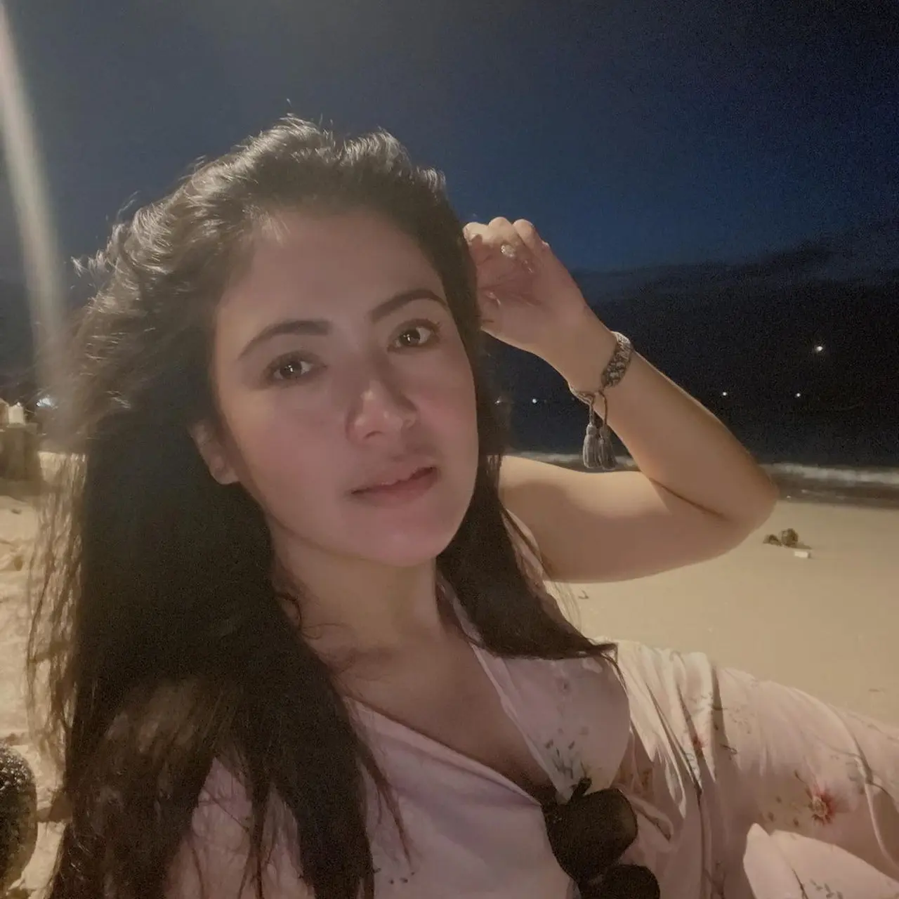 8 Potret Fera Feriska, Istri Fathir Muchtar yang Tetap Cantik di Usia ...