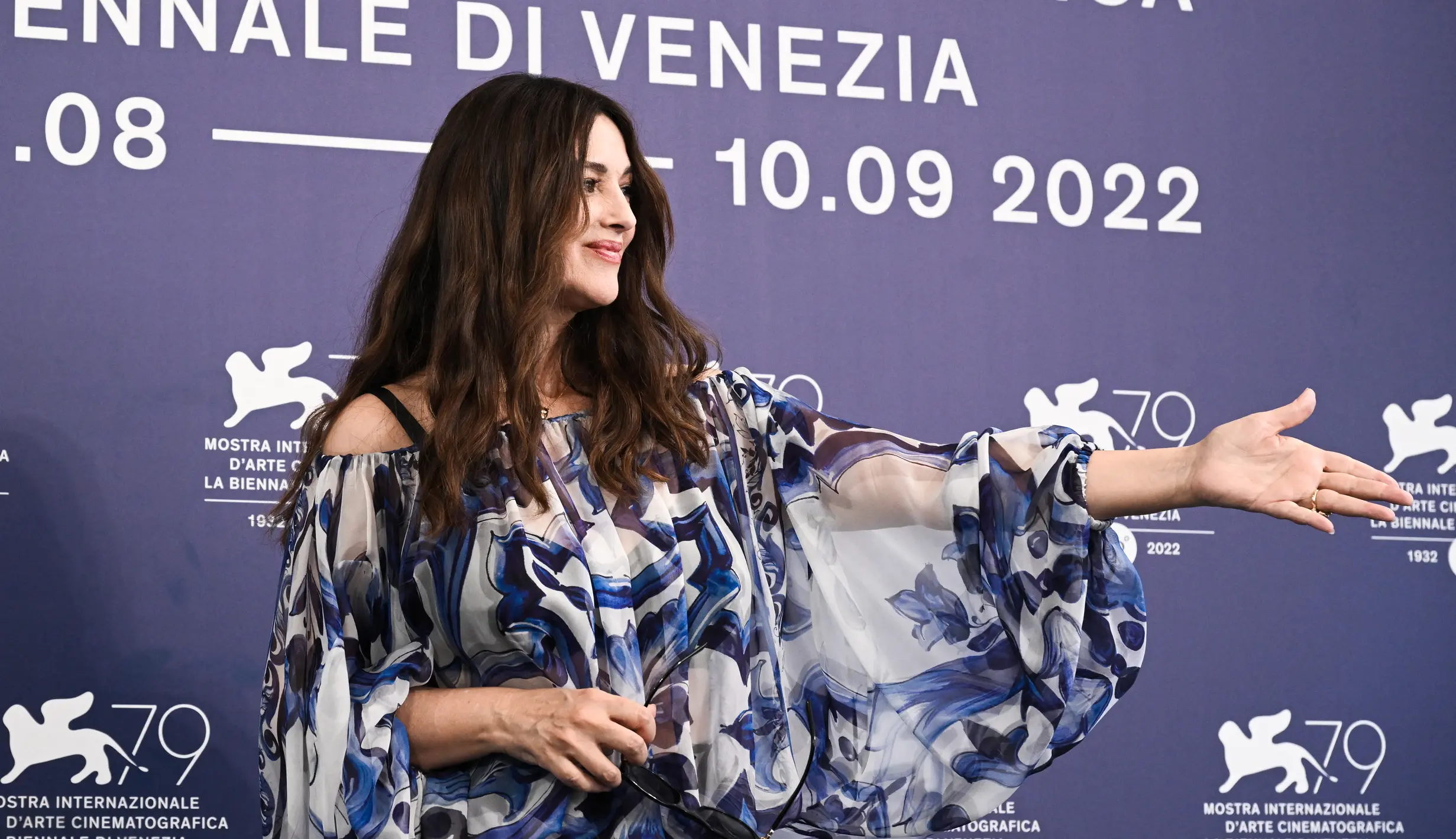 Pesona Monica Bellucci Saat Hadiri Venice Film Festival 2022 - Foto ...