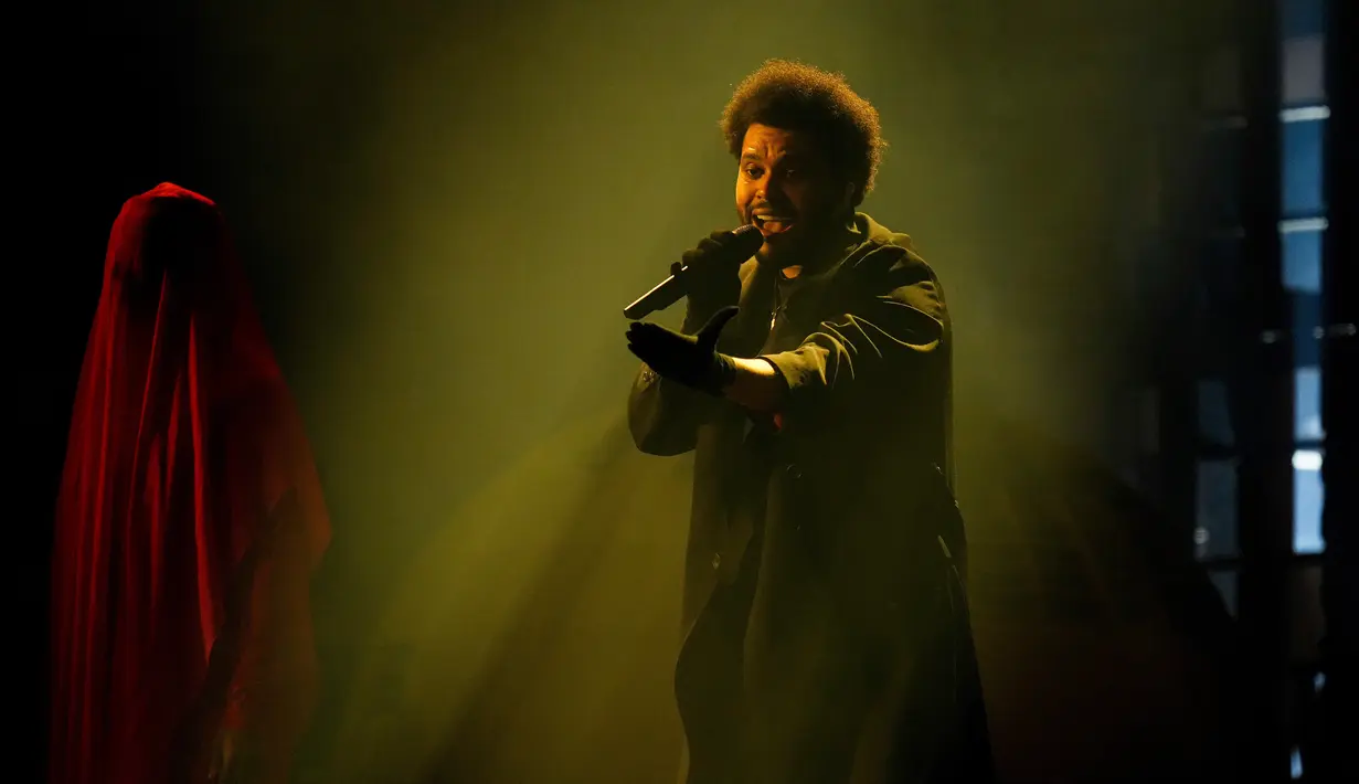 The Weeknd Tampil Mengejutkan dalam Tur Konser The After Hours til Dawn ...