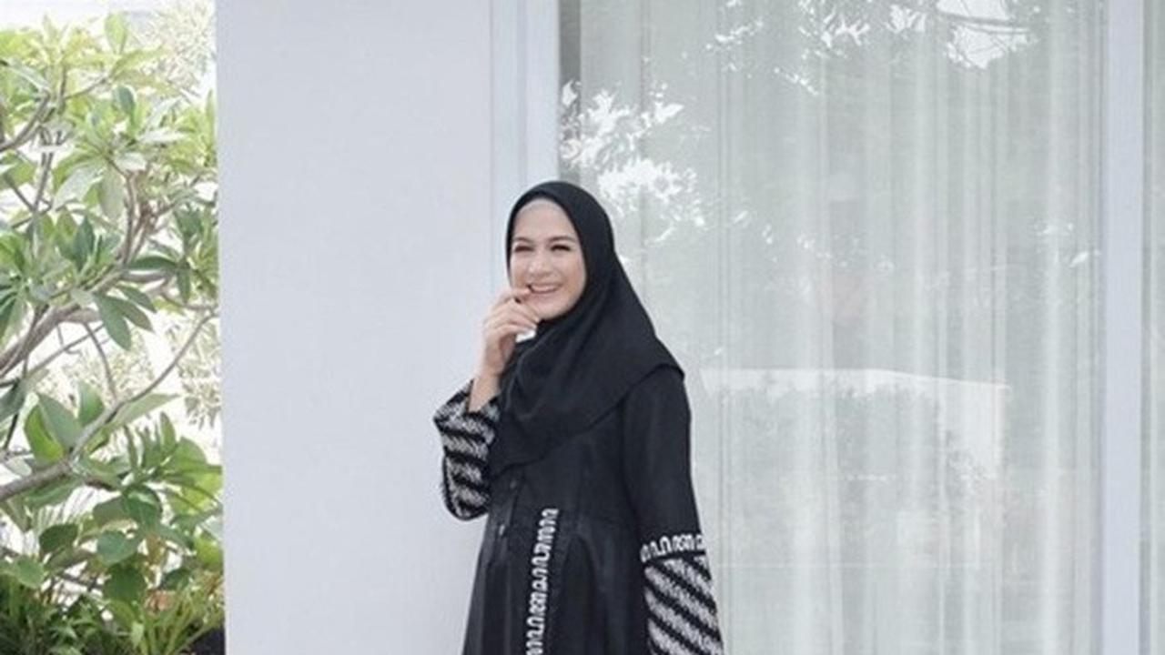8 Model Gamis Batik Kombinasi Terbaru 2025, Muslimah Tampil Mewah dan ...
