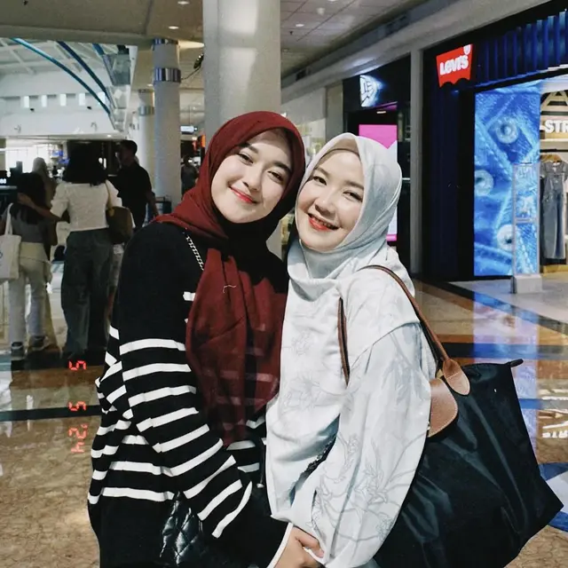 6 Potret Bunda Aliyya Ibu Kamila Asy Syifa, Dekat dengan Gus Zizan - Hot Liputan6.com