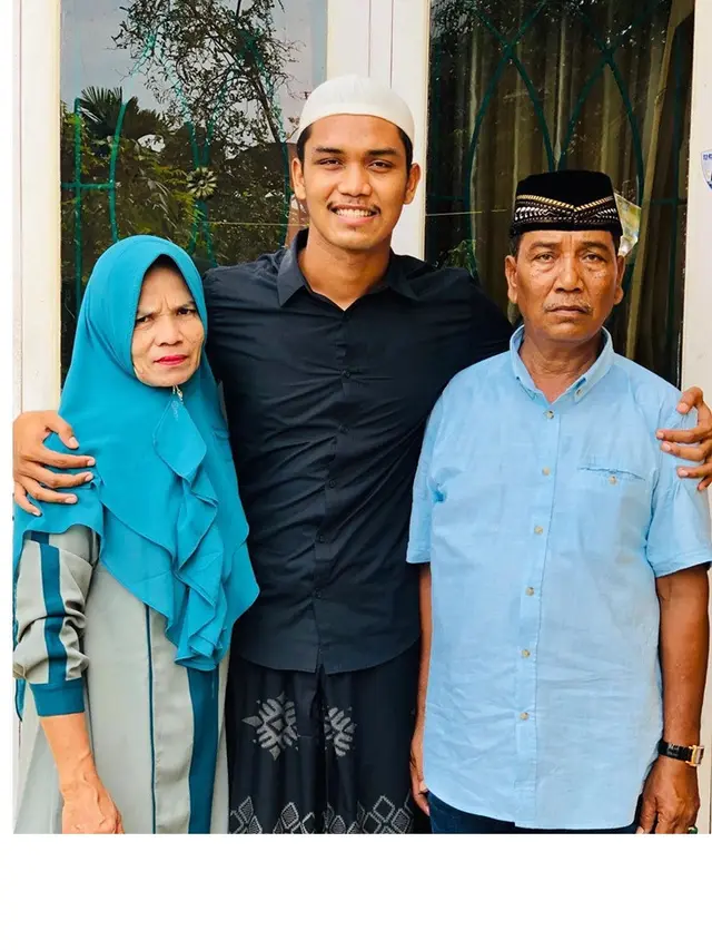 7 Potret Miswar Saputra saat di Luar Lapangan, Penjaga Gawang Andalan ...