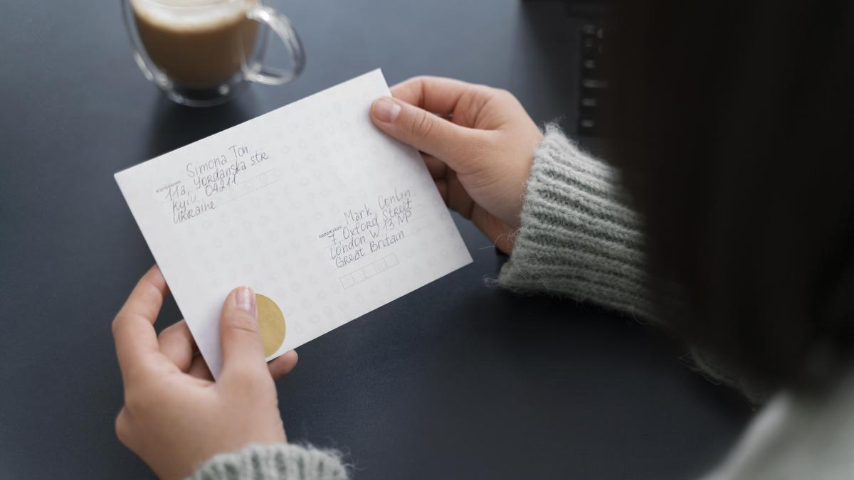 5 Contoh Surat Cinta untuk Kakak OSIS, Dijamin Bikin Baper - Ragam Bola.com