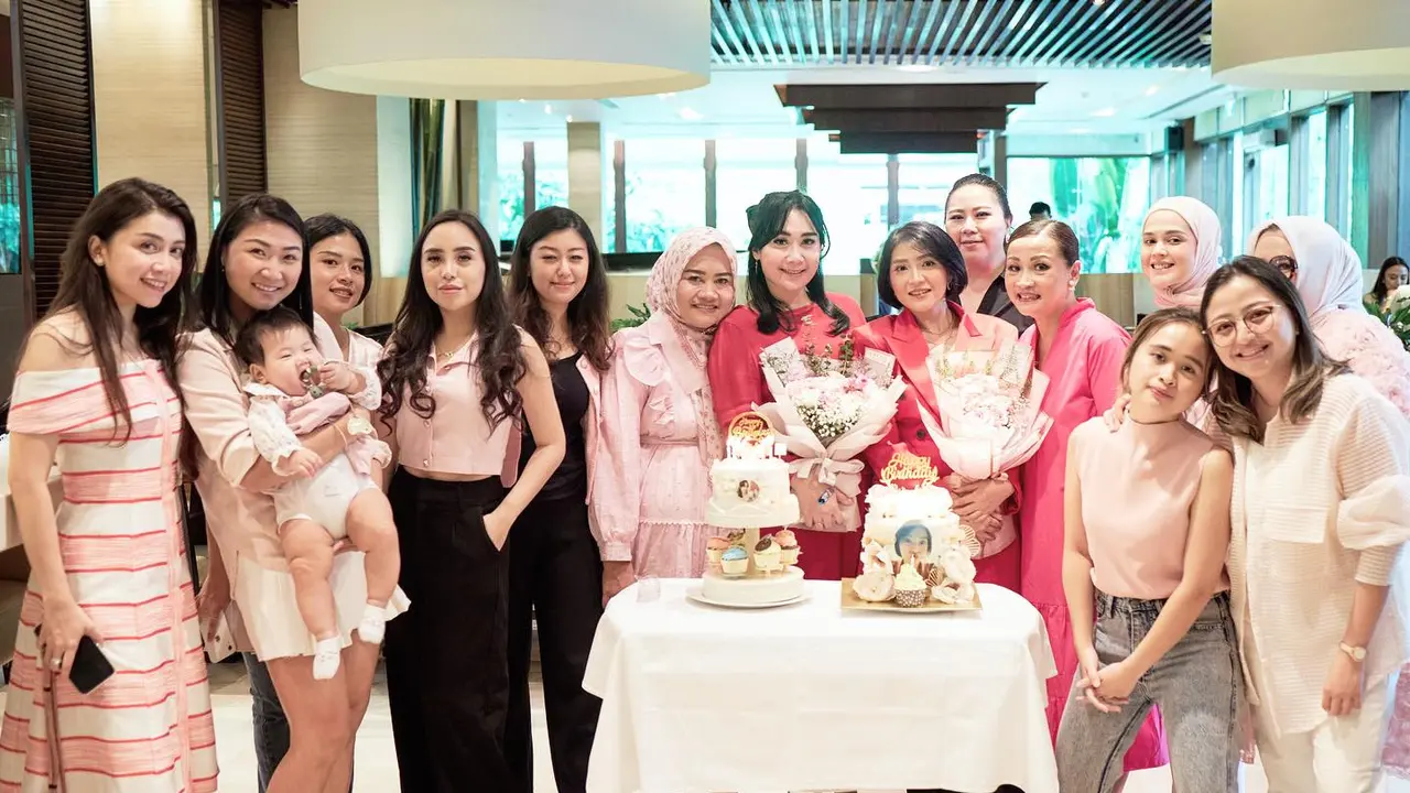 7 Momen Ultah Puput Nastiti Devi yang Ke-27, Rayakan Bersama Keluarga ...