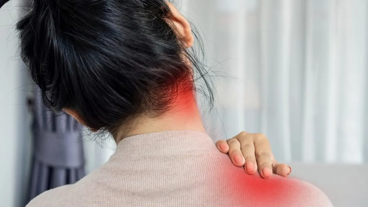 Aktivitas Terganggu karena Nyeri Leher? Atasi dengan Cervical Disc Replacement (CDR) - Health ...