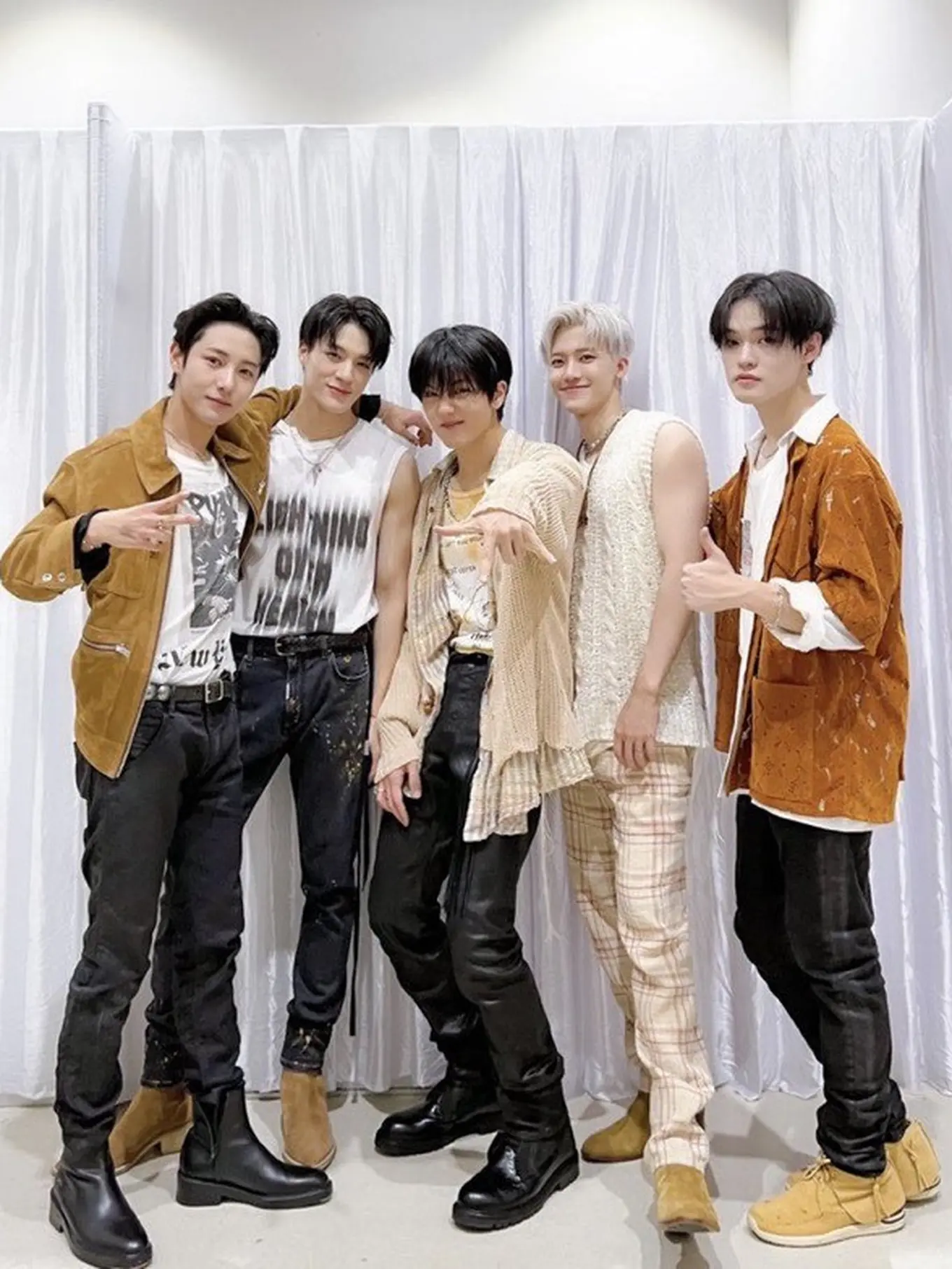 Kembali ke Indonesia, NCT Dream Tampil Mengenakan Outfit Street Style ...