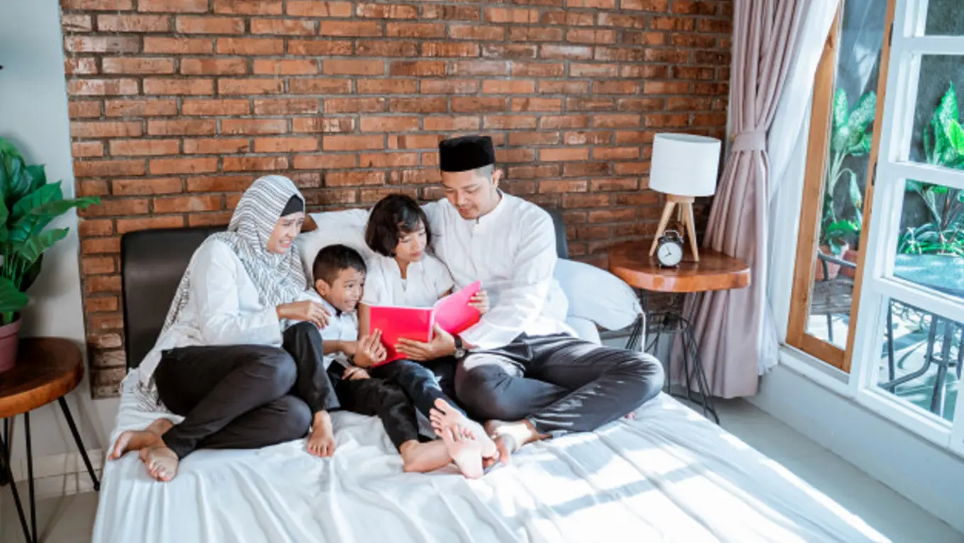 Cara Mendidik Anak Menurut Islam yang Bisa Dicontoh Orangtua - Parenting Fimela.com