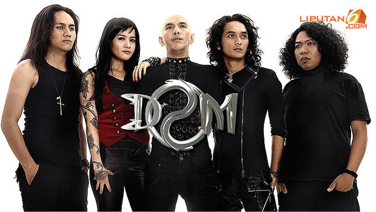 Di luar Dewa 19, Yuke Bikin Band Dom Project