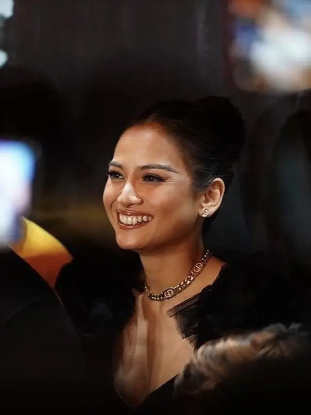 6 Potret Terbaru Acha Septriasa saat Promo Film Terbaru, Kenakan Korset hingga Dibalut Mini ...