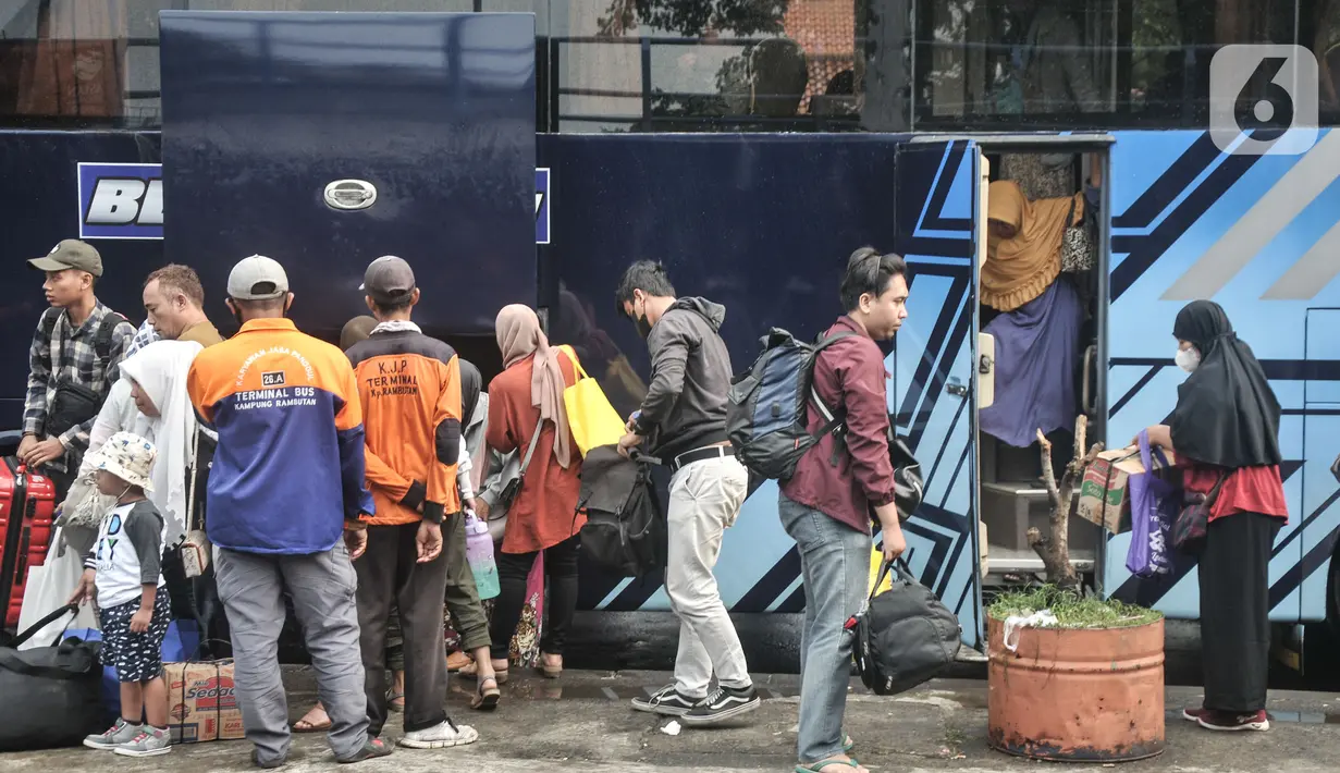Puncak Arus Balik Mudik Lebaran di Terminal Kampung Rambutan - Foto Liputan6.com