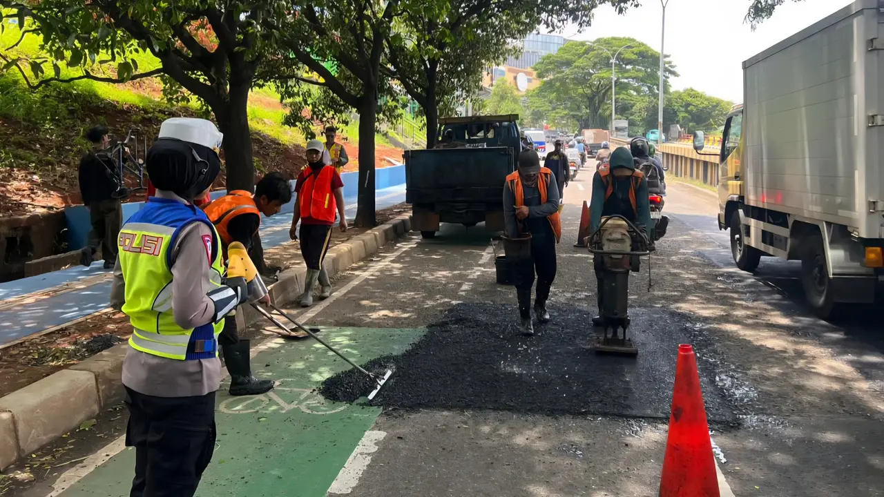 Ada 6.000 Titik Jalan Berlubang di Jakarta Sepanjang Musim Hujan ...