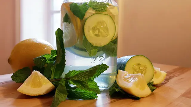 6 Manfaat Infused Water Lemon dan Timun Serta Cara Membuatnya - Hot Liputan6.com