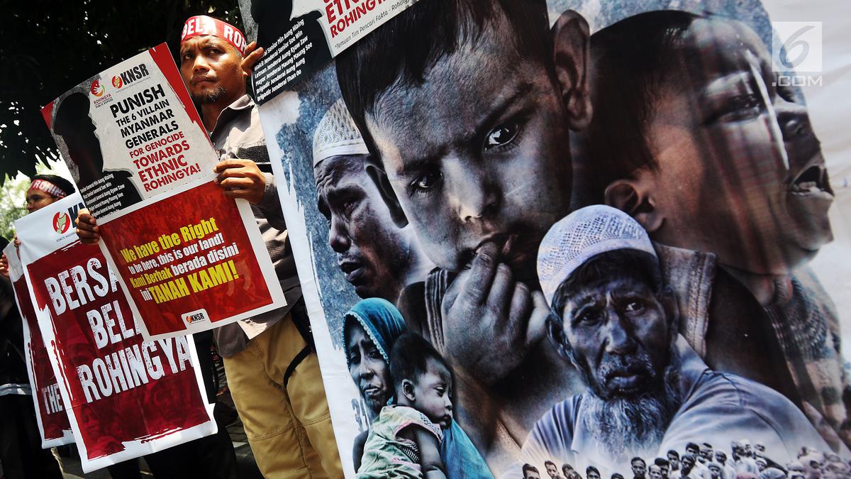 FOTO: Kutuk Kekerasan atas Etnis Rohingya, Massa Geruduk Kedubes ...