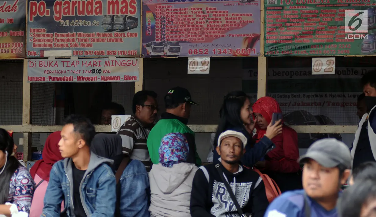 Calon Pemudik Padati Terminal Bayangan Pinang Ranti - Foto Liputan6.com