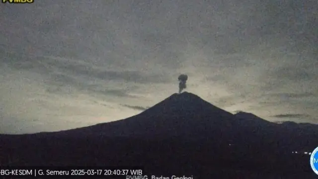 Gunung Semeru Erupsi Lagi Senin Pagi 7 April 2025, Tinggi Letusan 800 Meter di Puncak Mahameru ...