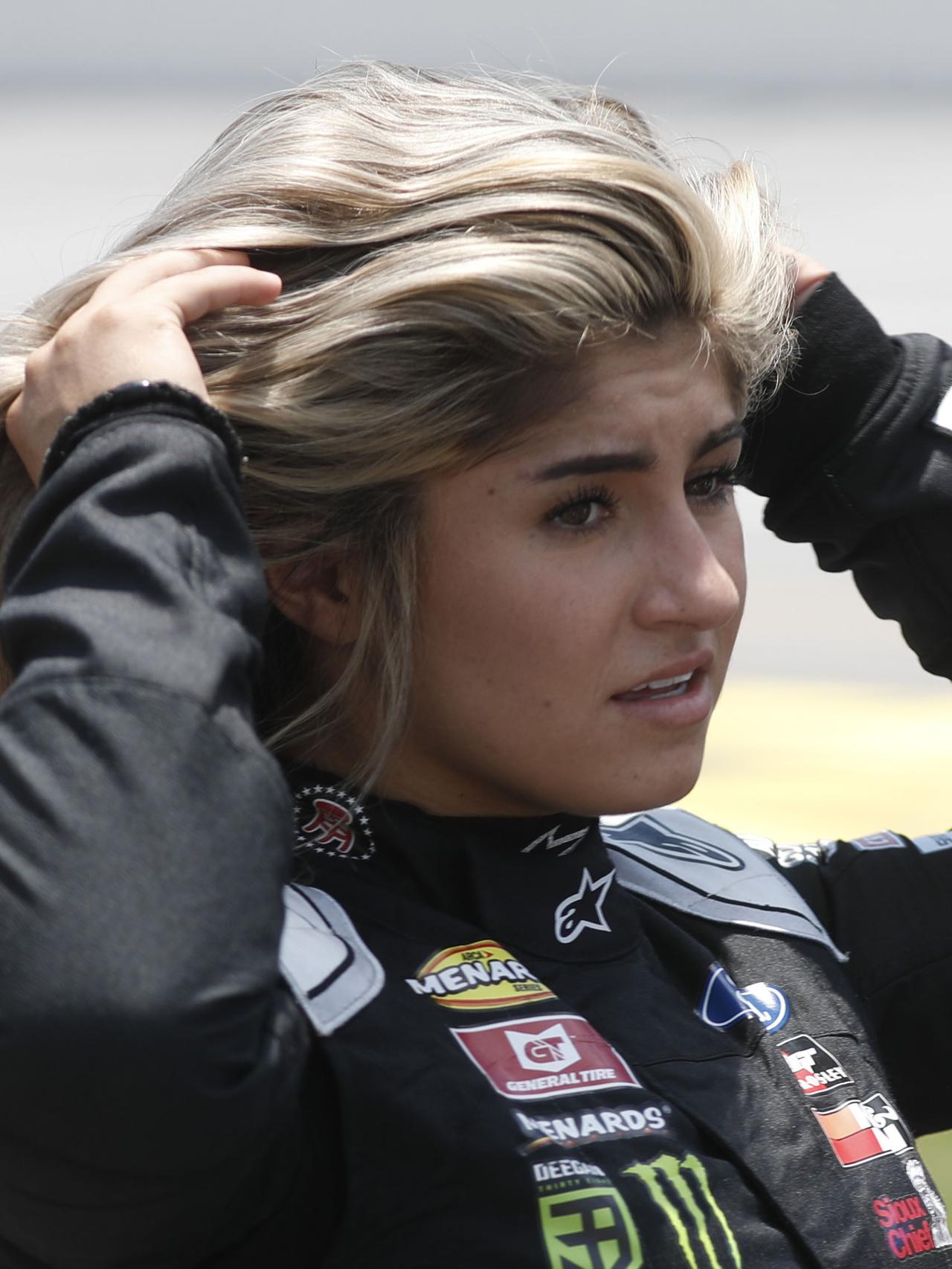 8 World's Hottest Female Racers