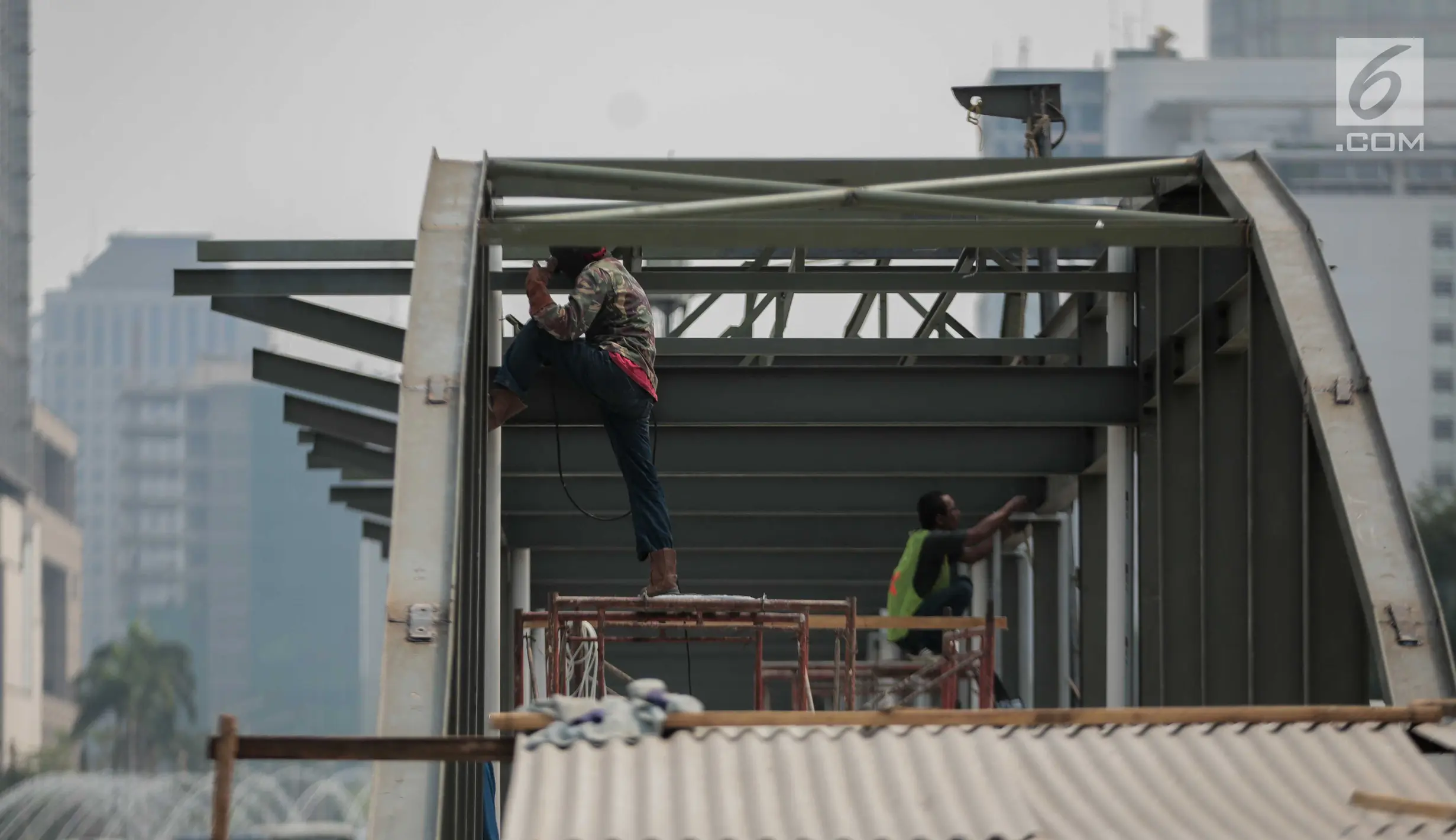 FOTO: Melihat Pembangunan Halte Tosari Baru - Foto Liputan6.com